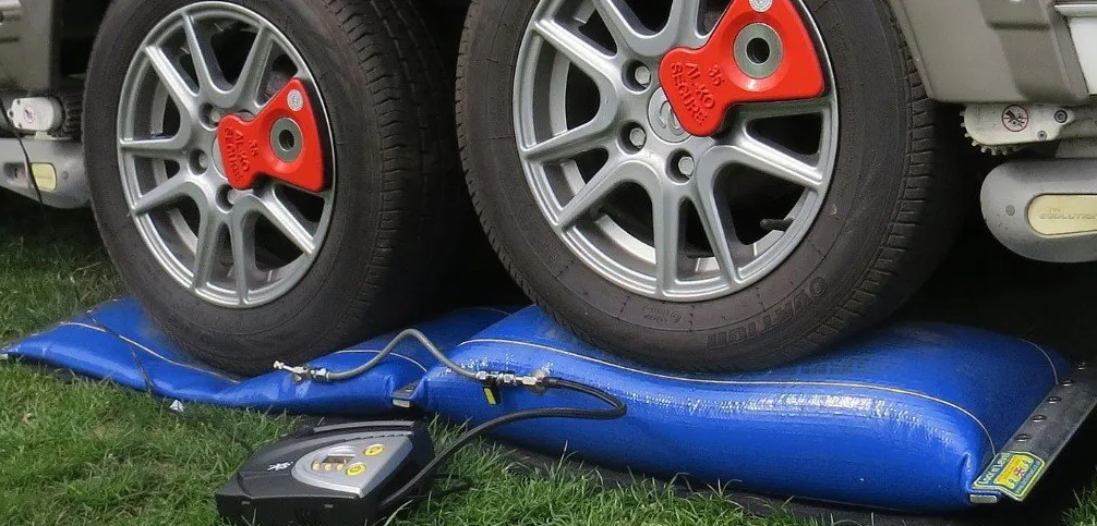 LockNLevel - Twin Axle Caravan Levelling System - Grantham's Accessory Shop